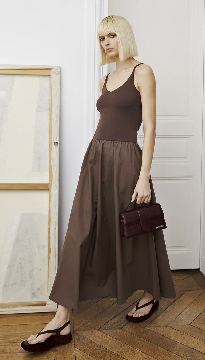 Creating the Perfect Monochrome Outfit: How to Wear a Monochromatic ...